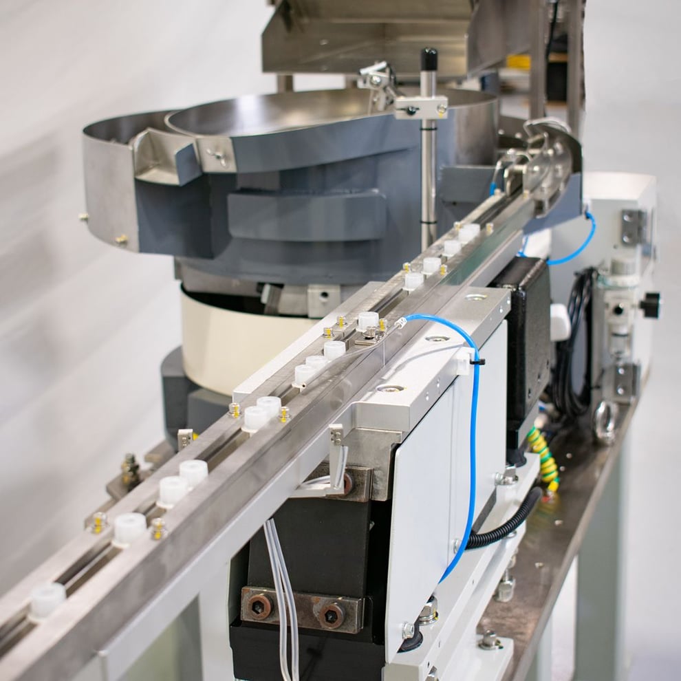 Plastic Cap Feeding by Bellco Feeders Boosts Productivity